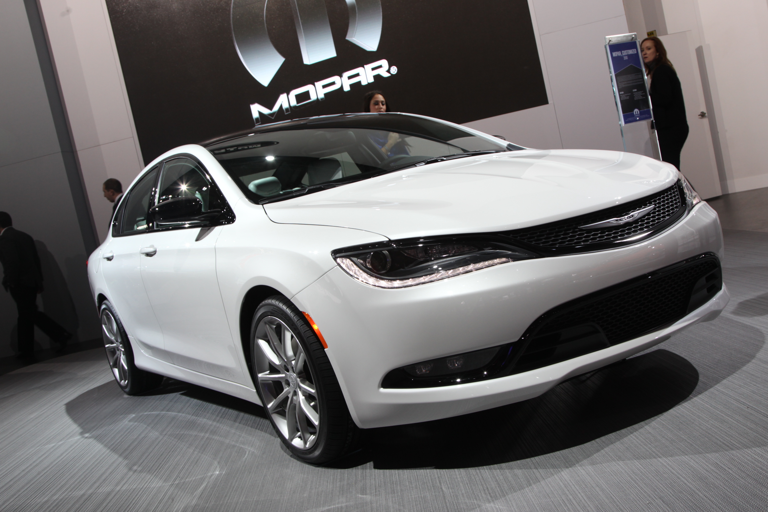 Chrysler 200 revealed in Detroit | Autocar