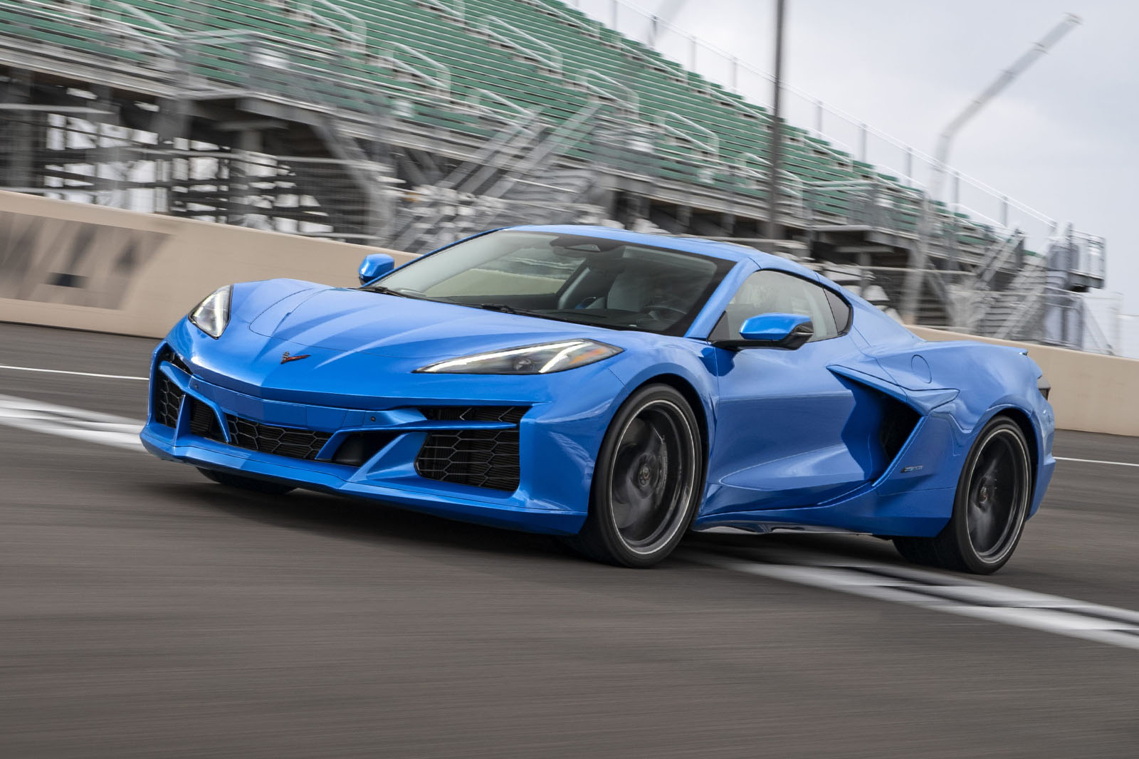 Chevrolet Corvette E-Ray Review 2025, Price & Specs | Autocar