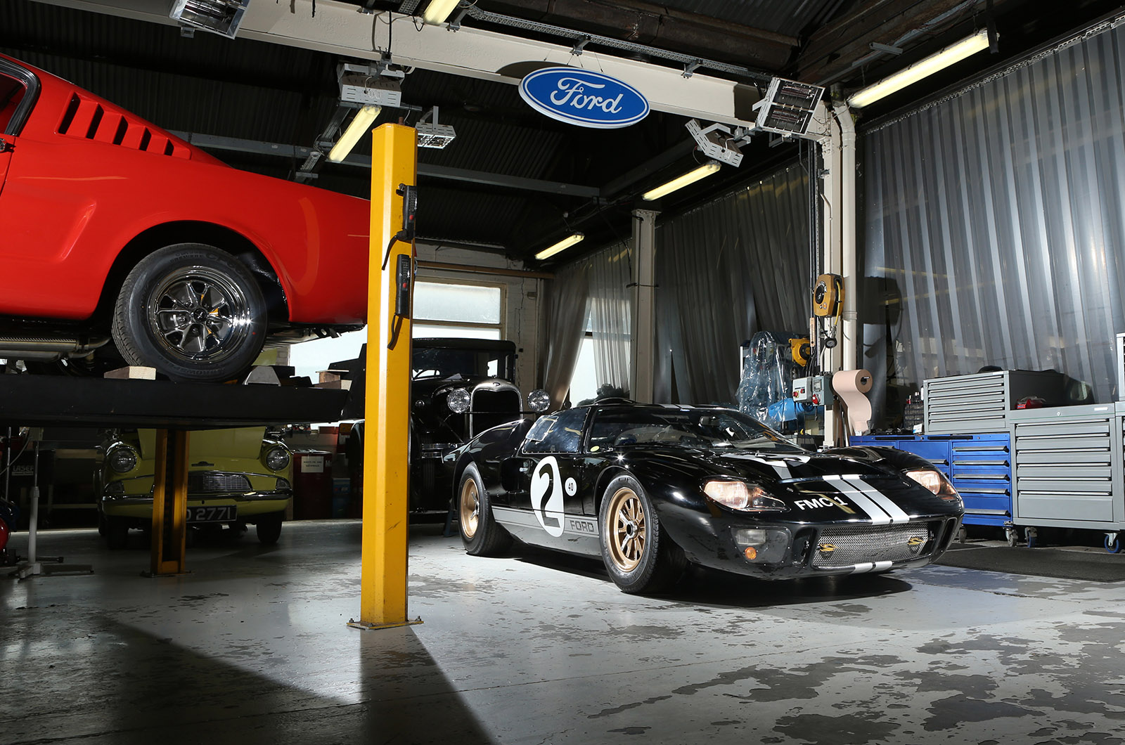 How to prepare a racing Ford GT40 for action