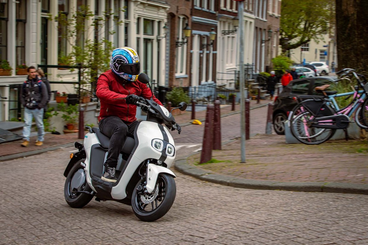 Yamaha NEO'S electric scooter review | Autocar