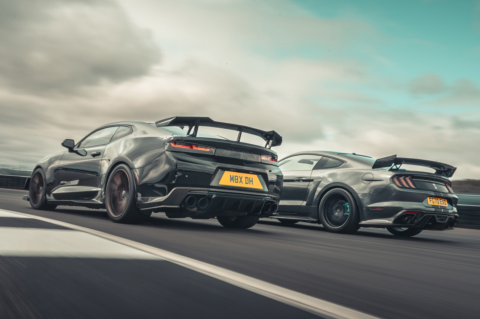 Camaro Contre Mustang Ford Mustang GT Vs Chevrolet Camaro Vs Dodge