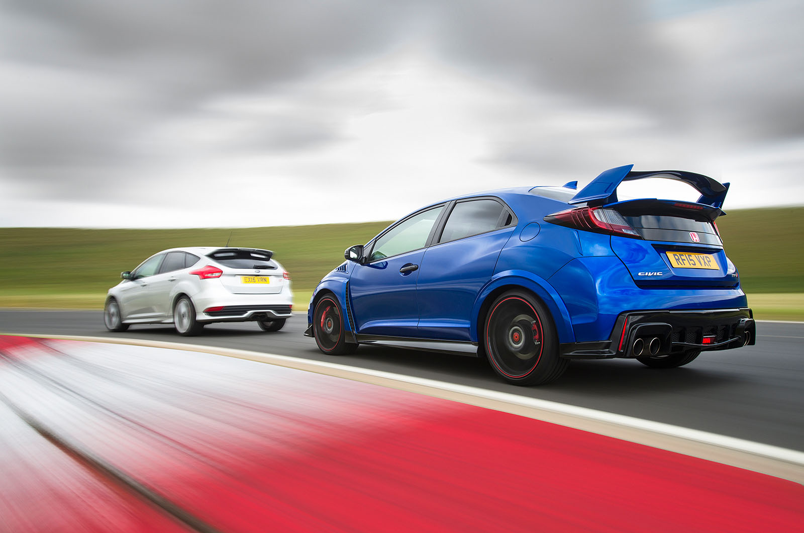Everyday handling heroes - Honda Civic Type R versus Ford Focus ST-2 ...