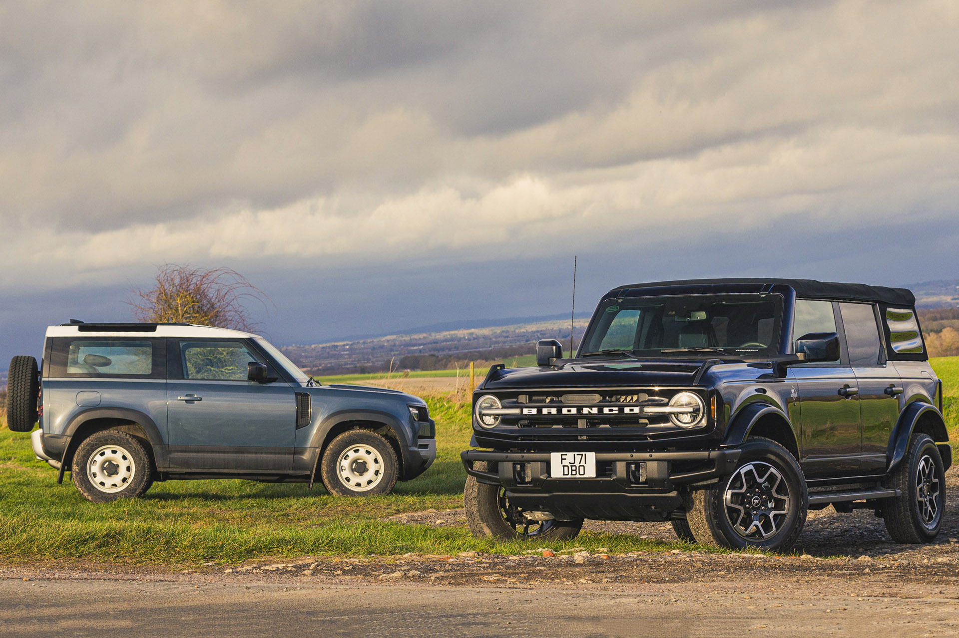 New Ford Bronco vs Land Rover Defender video review | Autocar