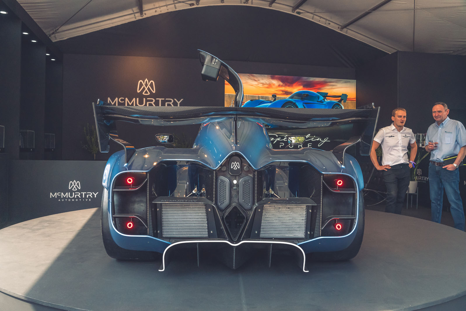 McMurtry Spéirling Pure. El eléctrico que va PEGADO al circuito ...