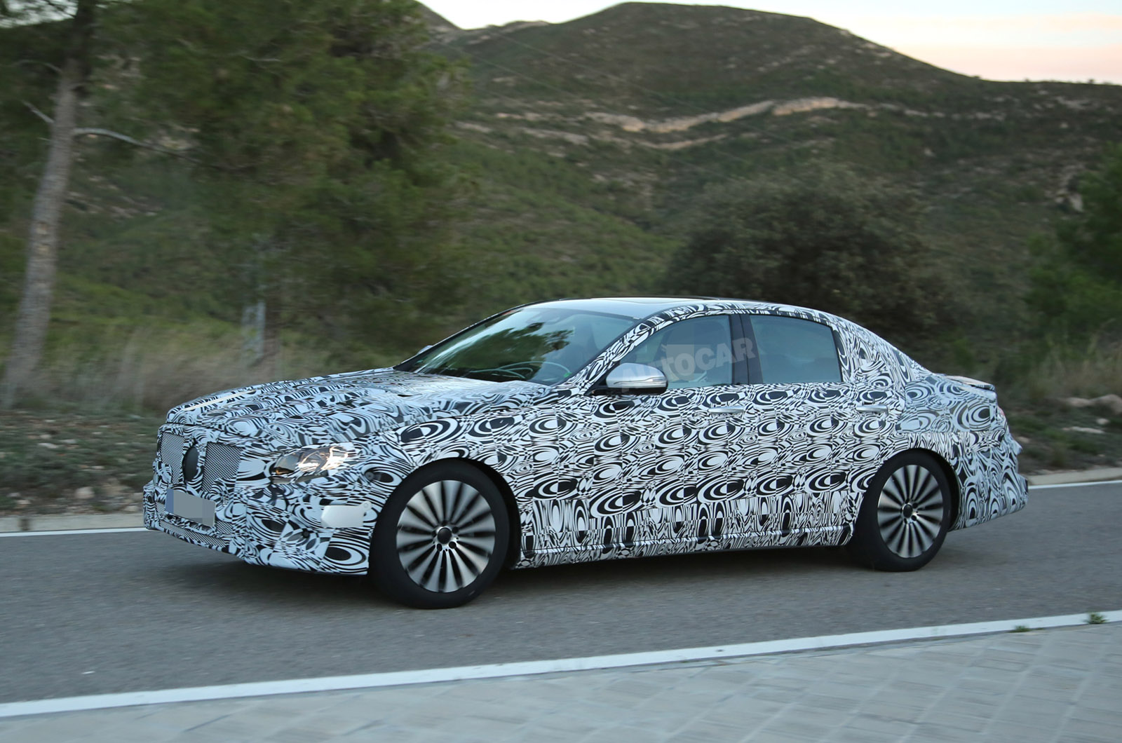 Mercedes-Benz boss suggests next E-Class to get autonomous technology ...