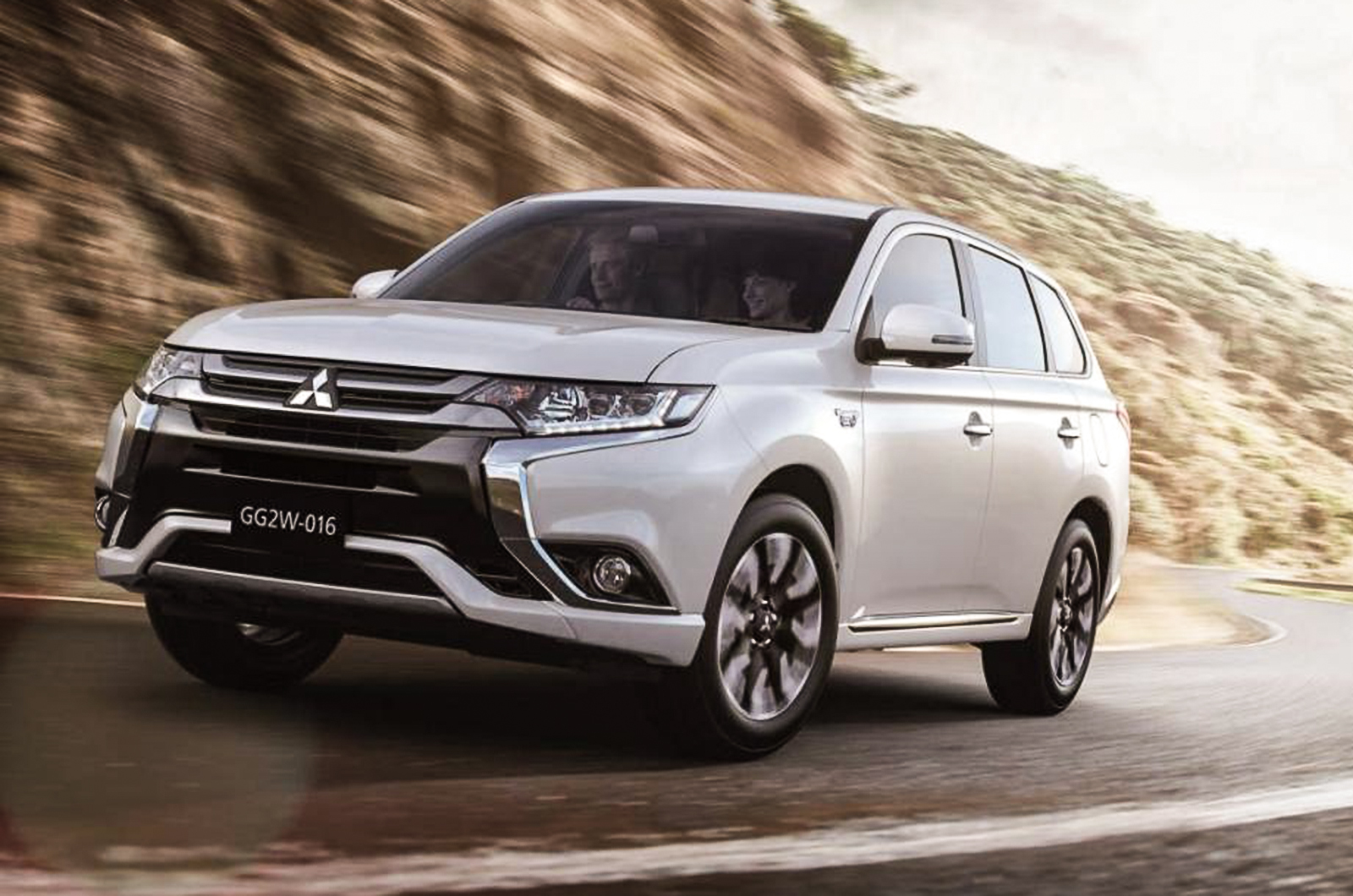 Facelifted Mitsubishi Outlander - latest pictures
