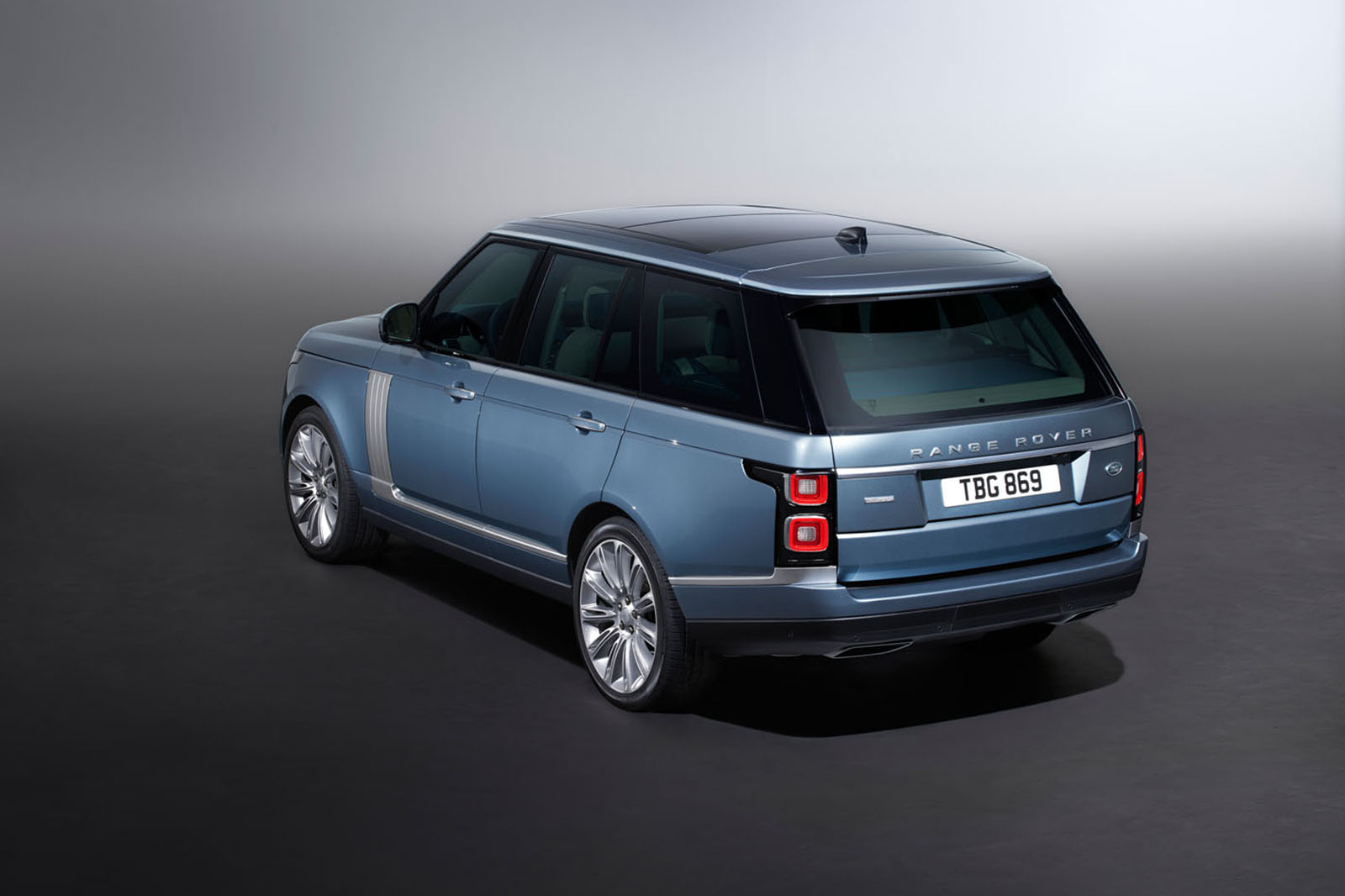 Range Rover facelift brings all-new P400e plug-in hybrid variant | Autocar