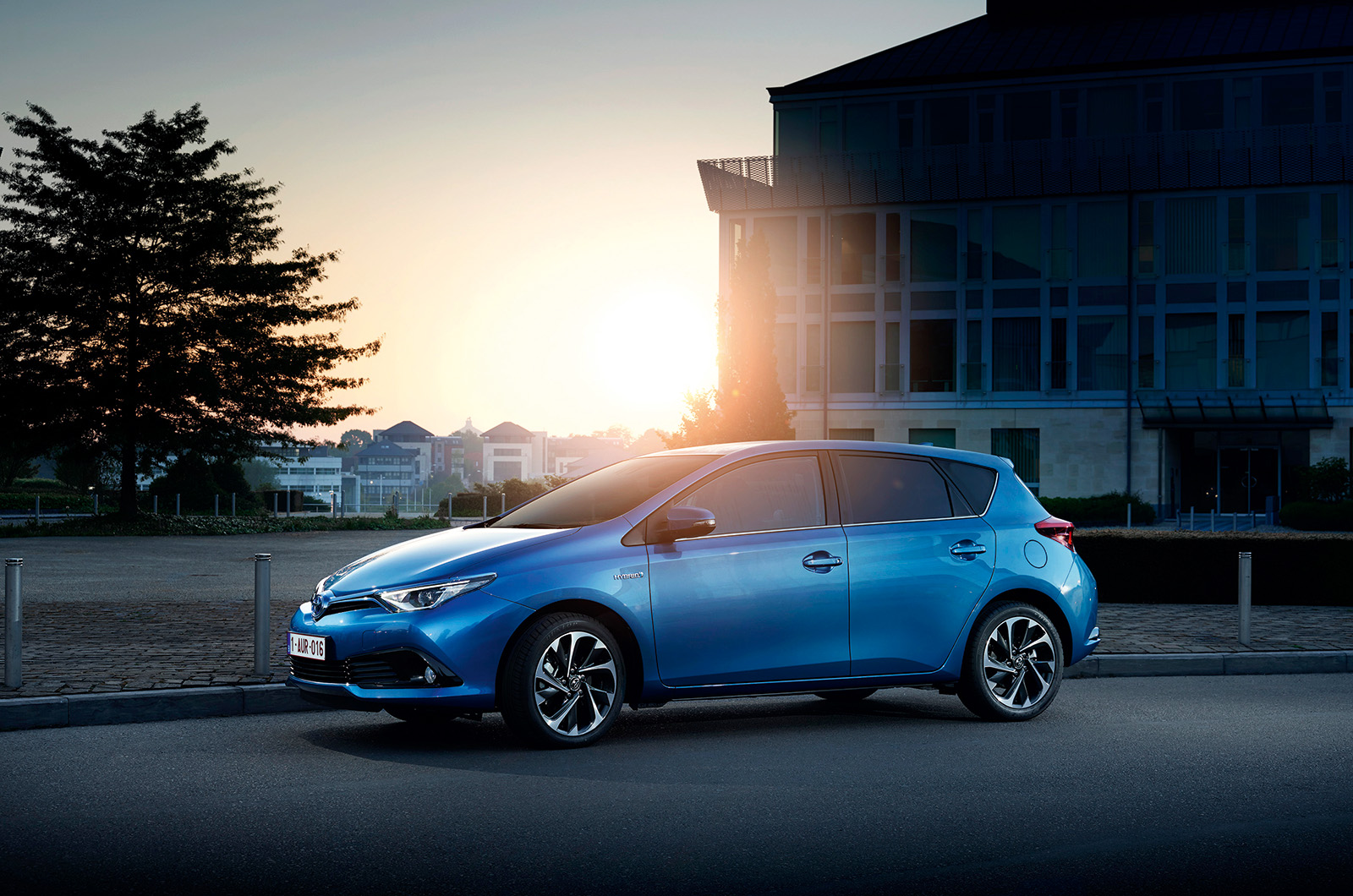 Cropley on cars - new Toyota Auris is top quality, Ferrari FF road trip ...