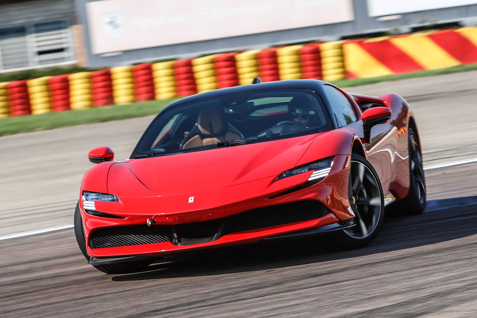 2020 Ferrari Sf90 Stradale Revealed With 1000hp Hybrid V8