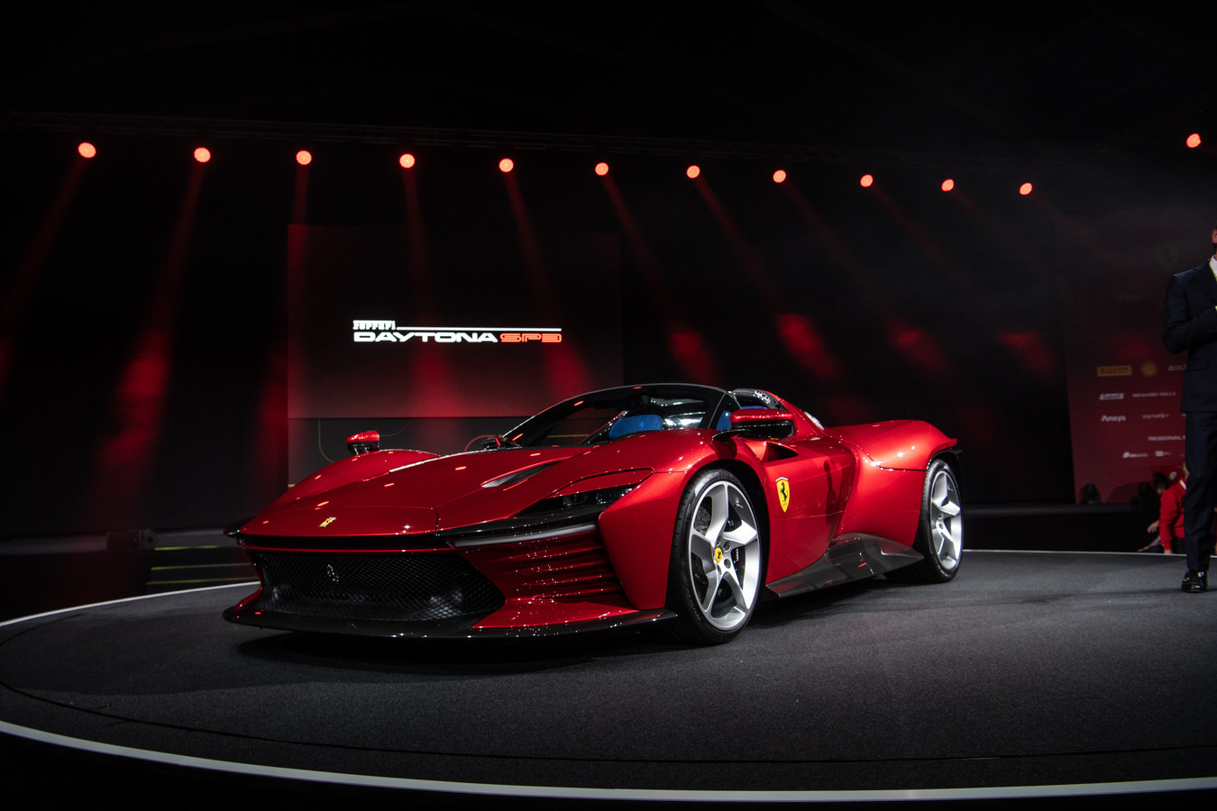 New mid-engined Ferrari Daytona SP3 packs 829bhp V12 | Autocar