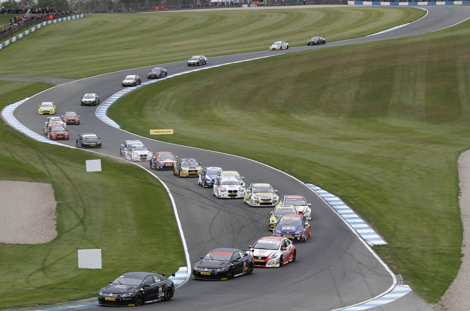 The long and the short of British Touring Car Championship action | Autocar