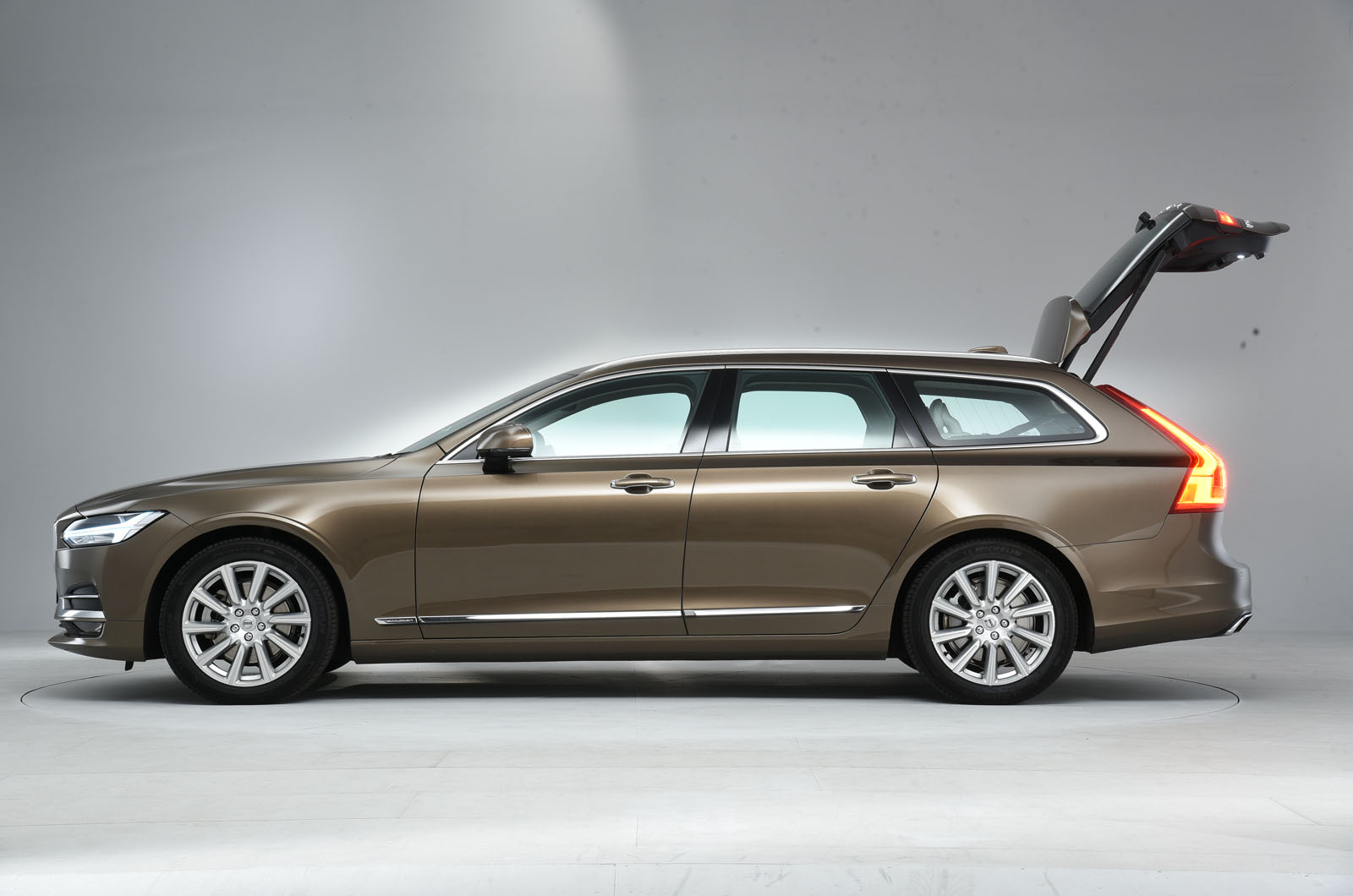 Volvo believes estate demand has returned – but has it? - WSG Consumer ...