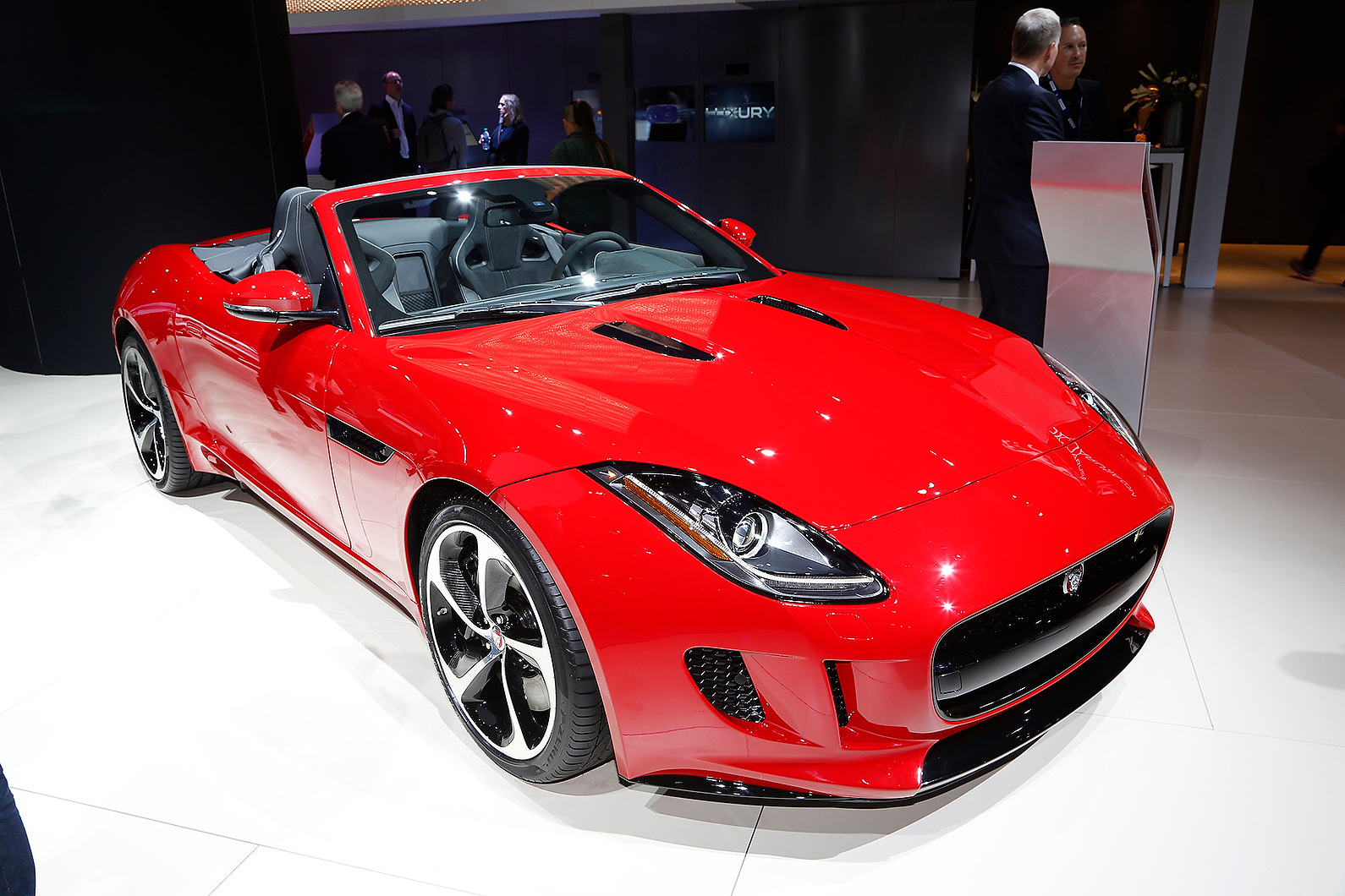Jaguar adds manual option and AWD for 2016 F-type | Autocar