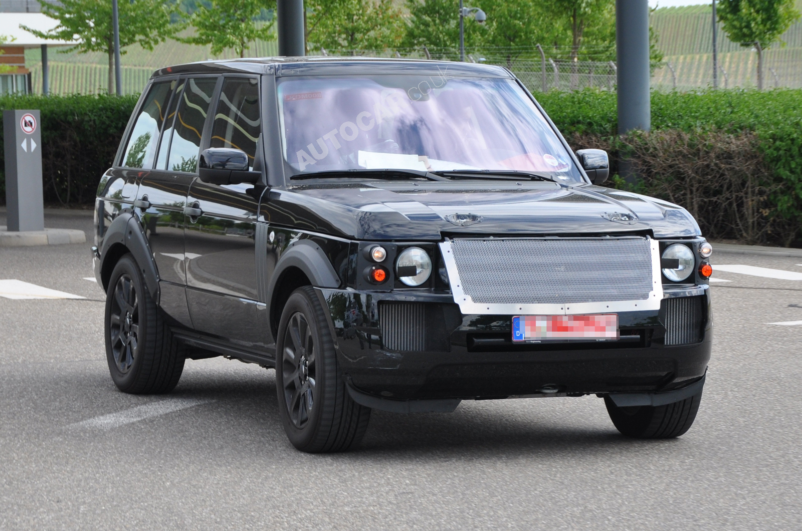 New Range Rover hybrid scooped | Autocar