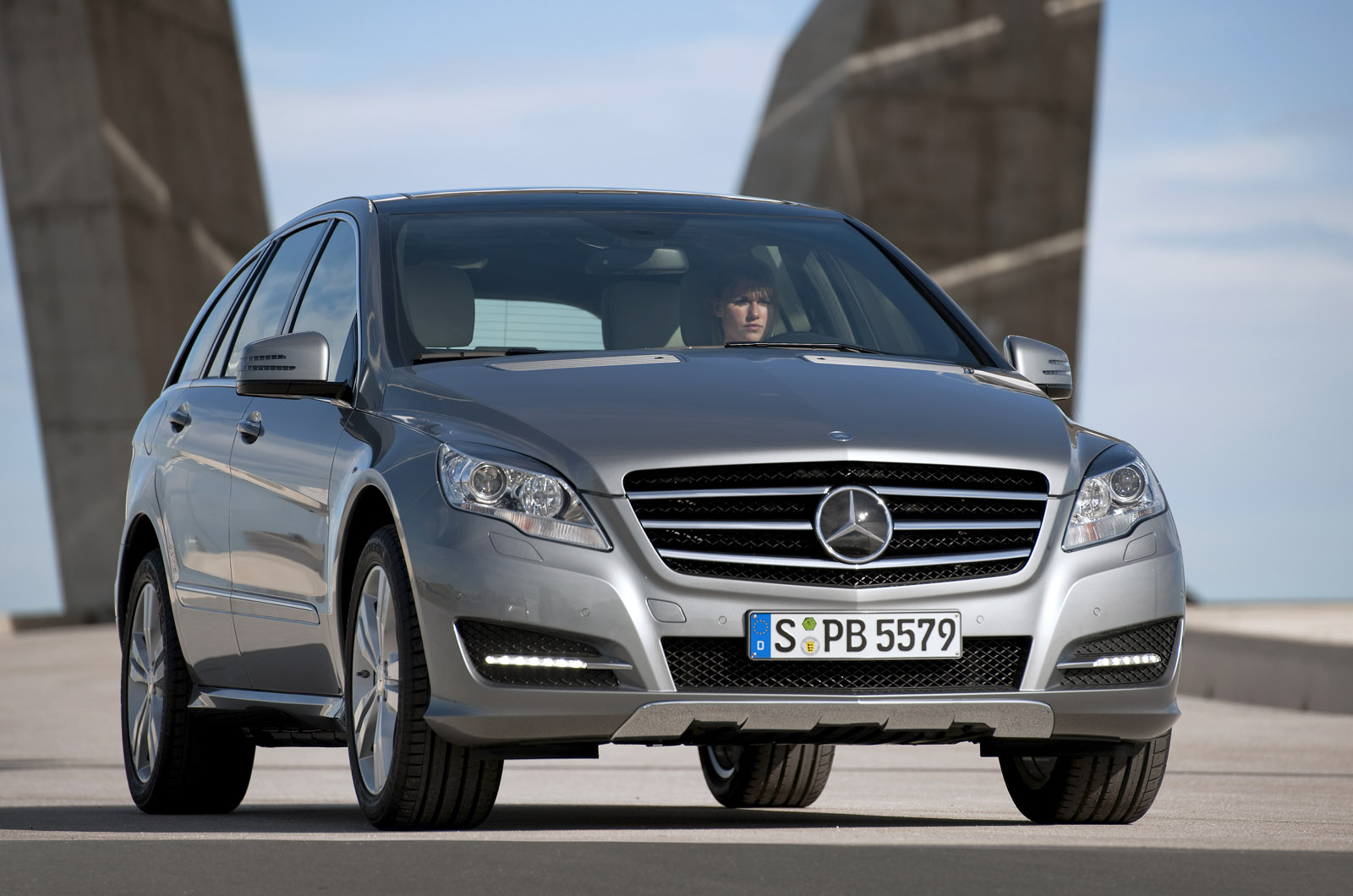 Official: Merc R-class revealed | Autocar