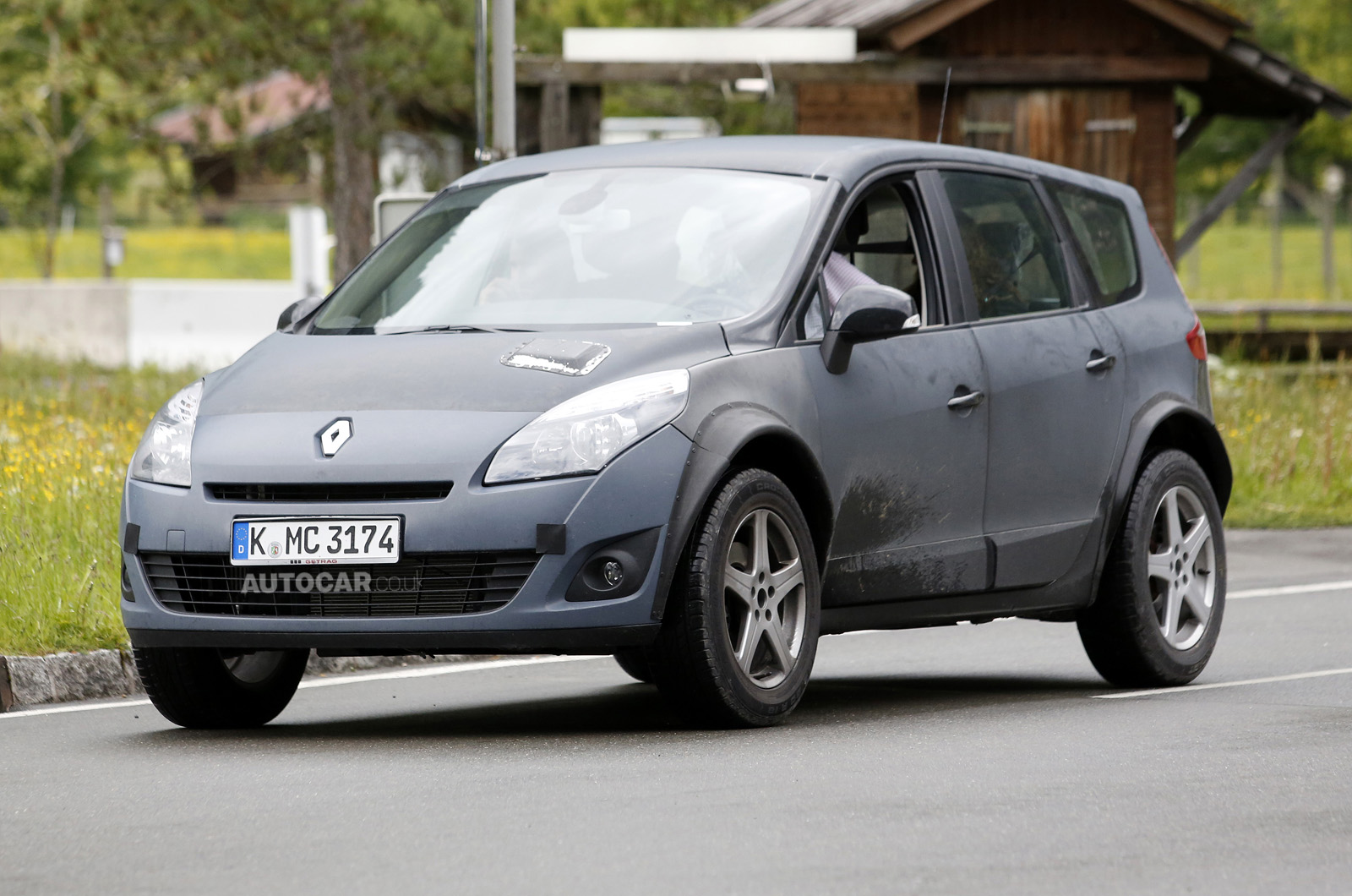 Renault's new crossover breaks cover | Autocar