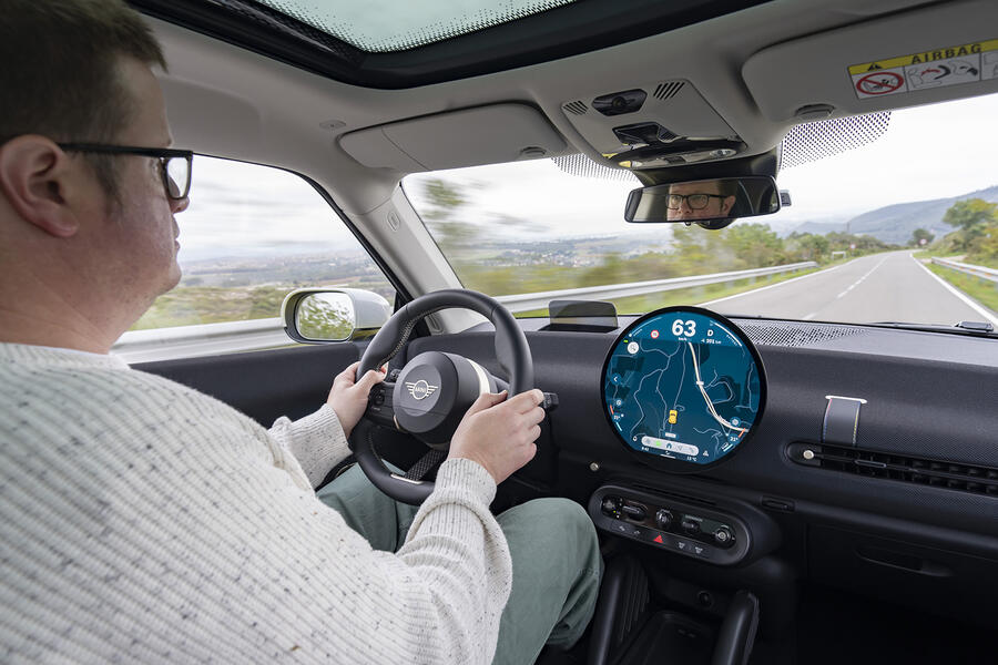 Mini Cooper SE review | Autocar