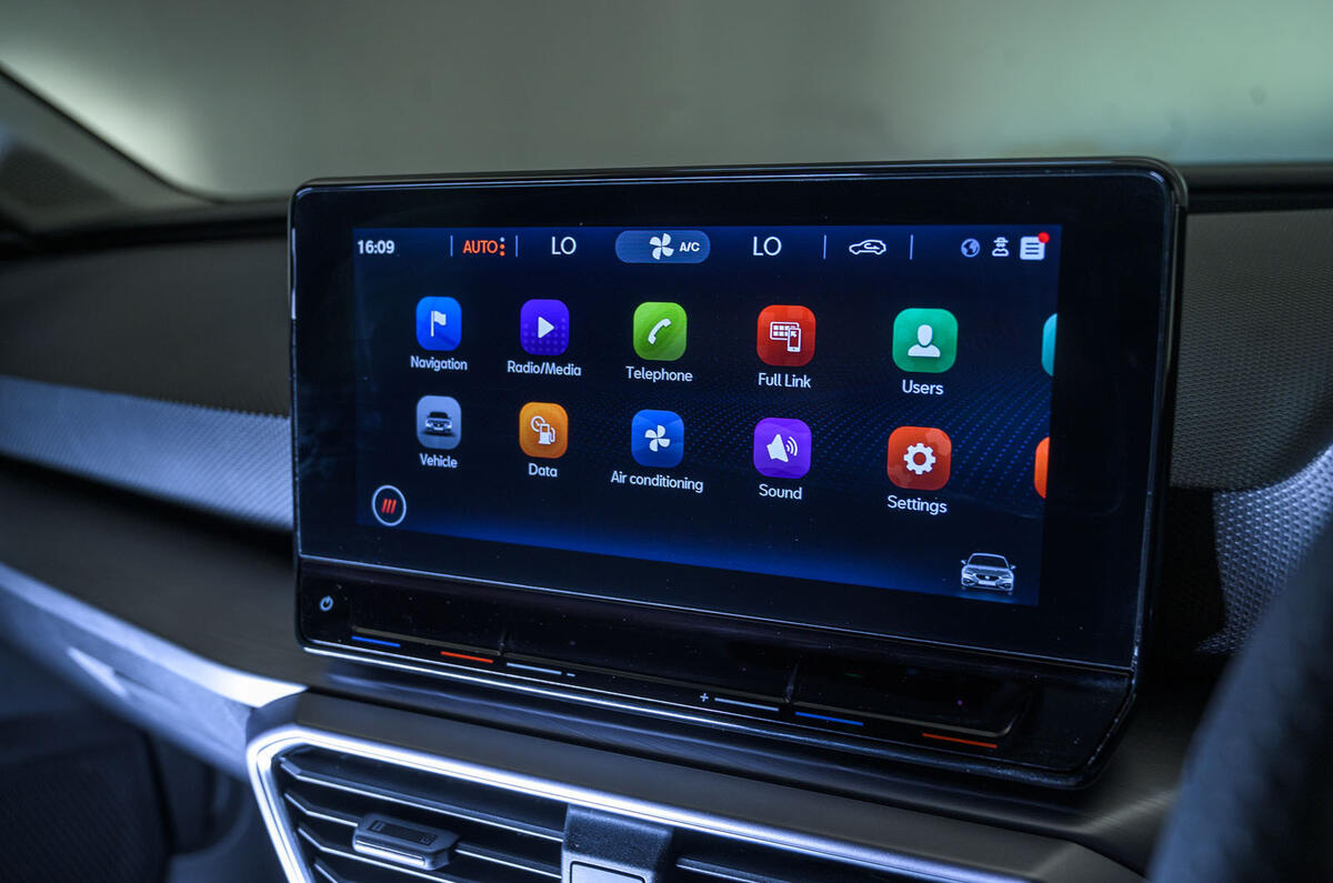 Seat Leon Review 2025, Price & Specs | Autocar