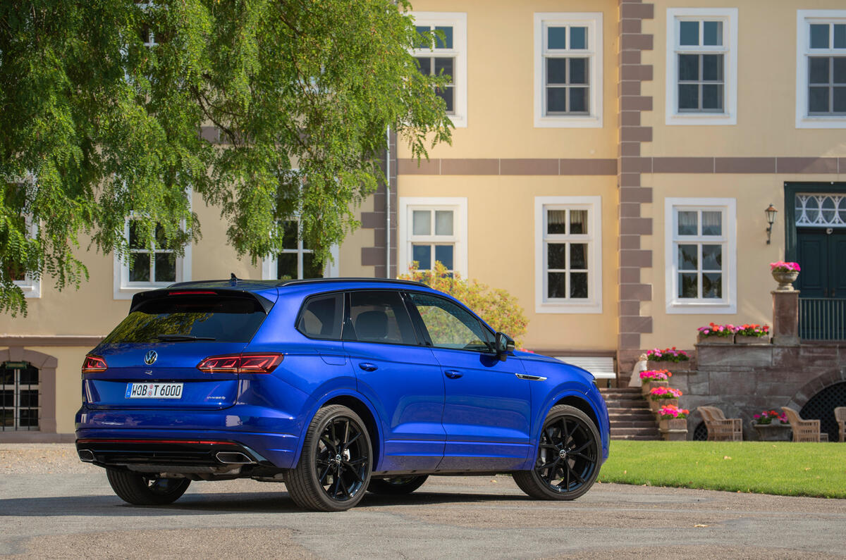 Volkswagen Touareg R Review 2025, Price & Specs | Autocar