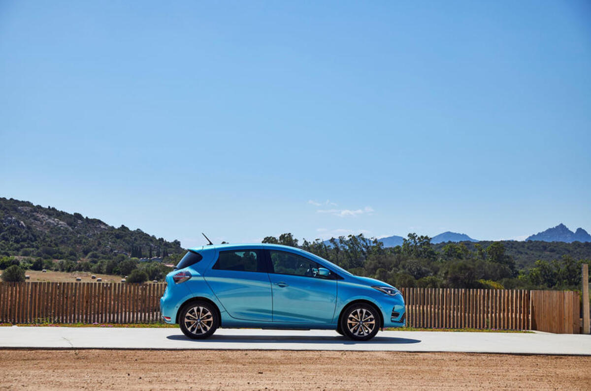 Renault Zoe Review 2025, Price & Specs | Autocar