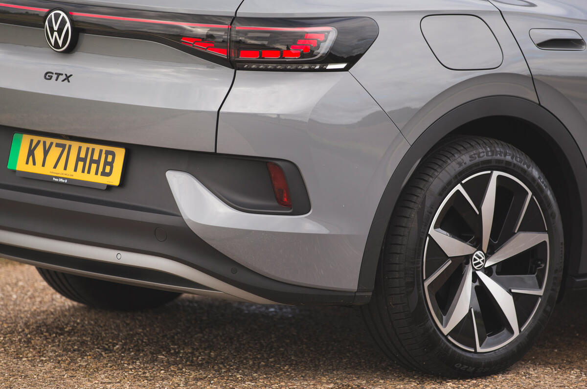 Volkswagen ID 4 GTX Review 2025, Price & Specs | Autocar