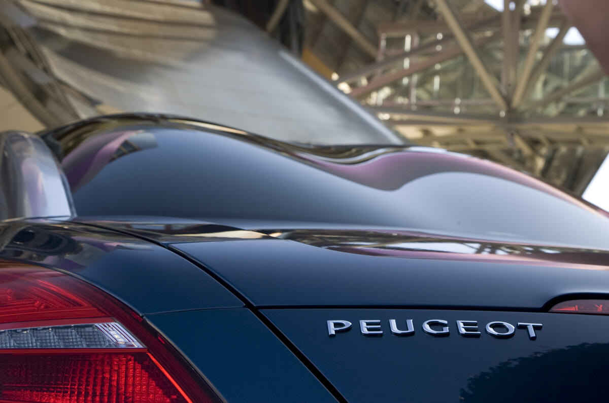 Rear window cleavage - Peugeot RCZ [OC] : r/carporn