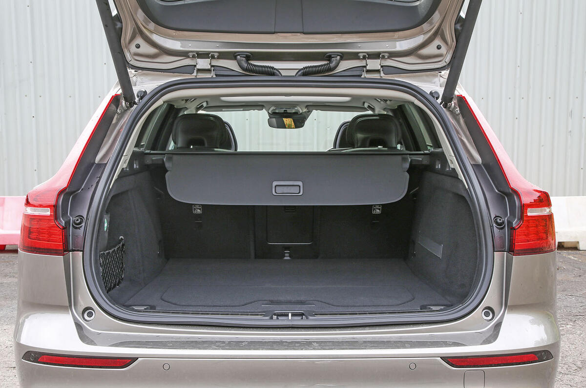Volvo V60 Review (2022) | Autocar