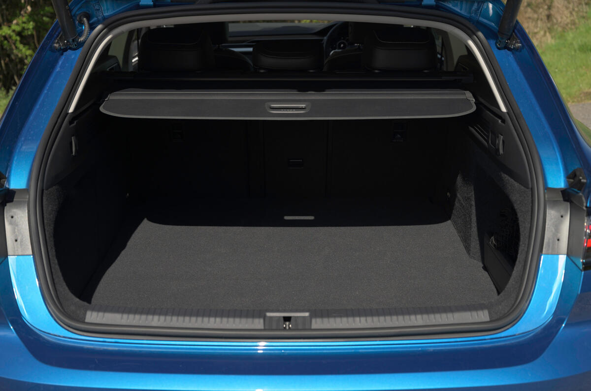 Volkswagen Arteon Shooting Brake Review 2025, Price & Specs | Autocar