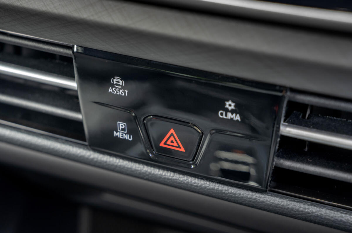 Volkswagen Golf Review 2025, Price & Specs | Autocar