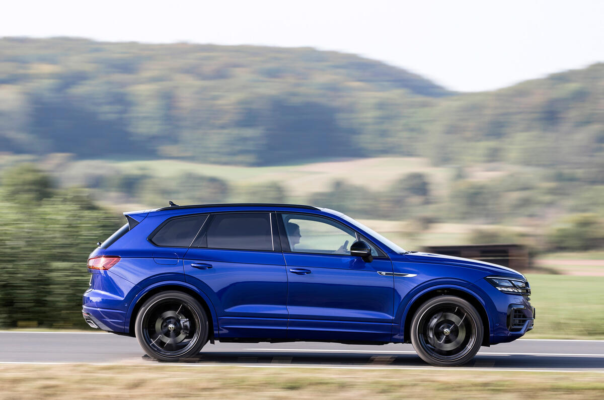 Volkswagen Touareg R Review 2025, Price & Specs | Autocar