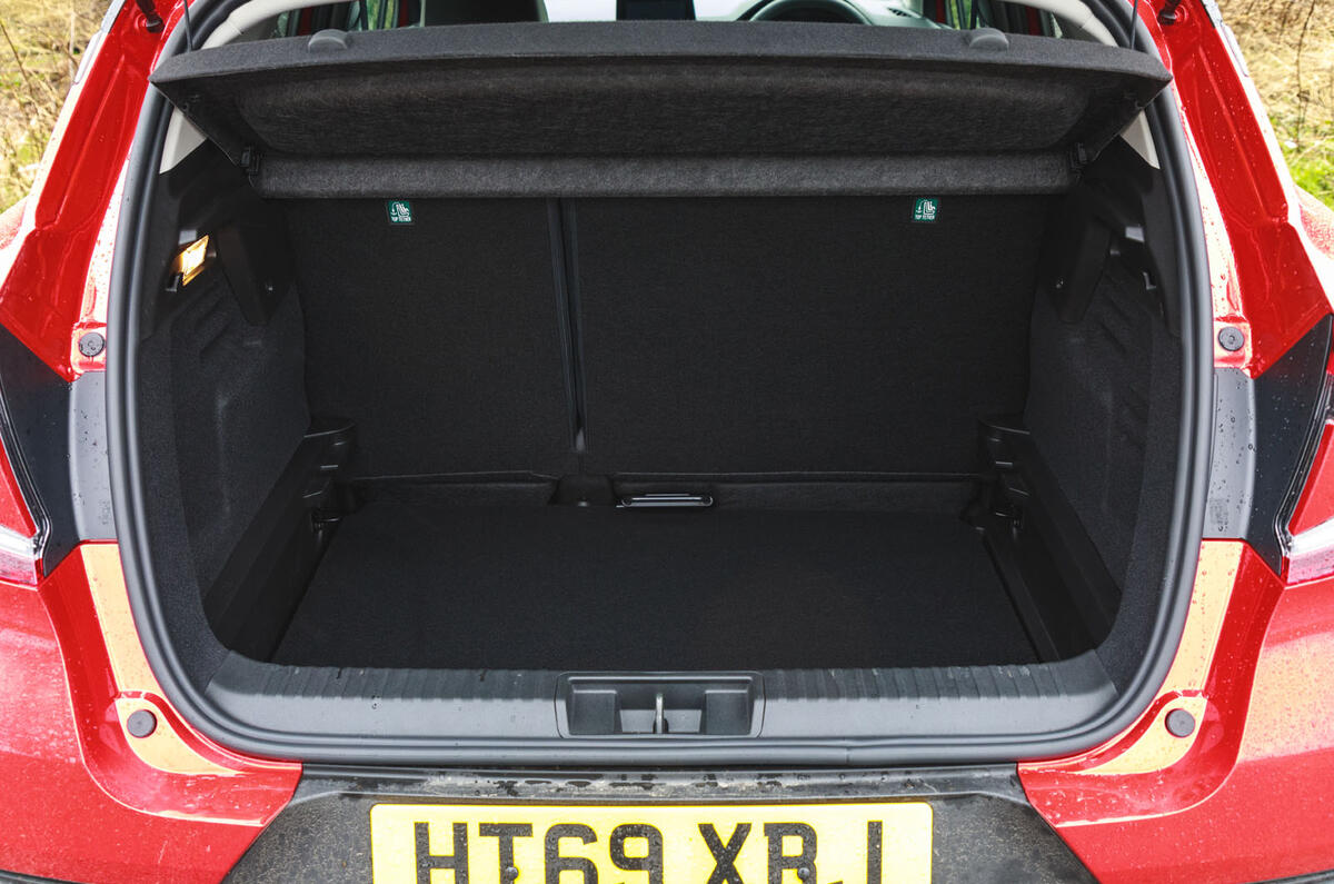 Renault Captur Review (2022) | Autocar