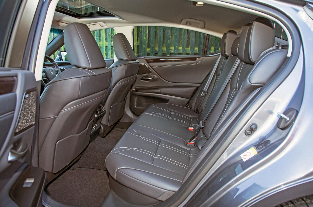 Lexus ES Review 2025, Price & Specs | Autocar