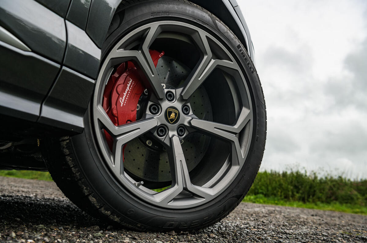 Lamborghini Urus (2018-2024) Review 2025, Price & Specs | Autocar