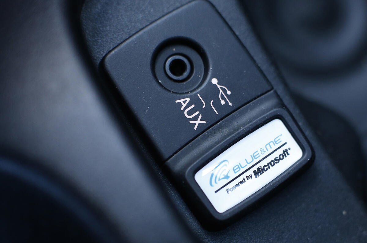 AUX port | FIAT 500 (2007+) | The FIAT Forum