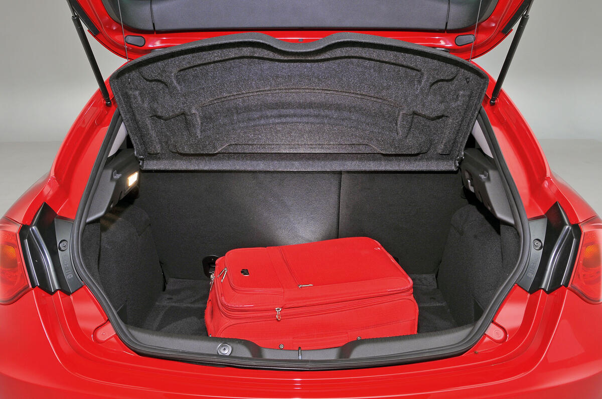 Alfa Romeo Giulietta Review (2022) | Autocar