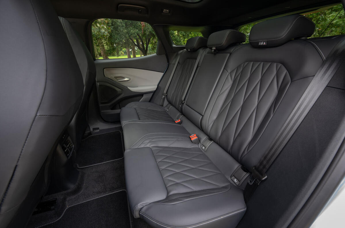 Ford Explorer Review 2025, Price & Specs | Autocar