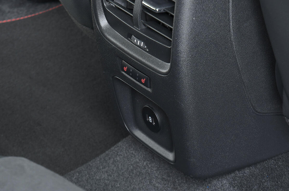 Ford Kuga Review 2025, Price & Specs | Autocar