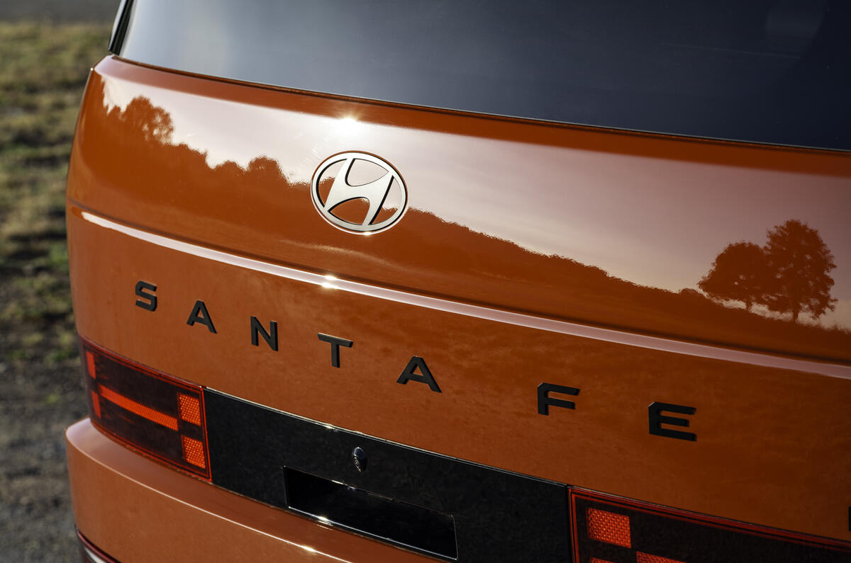 Hyundai Santa Fe Review 2024, Price & Specs | Autocar