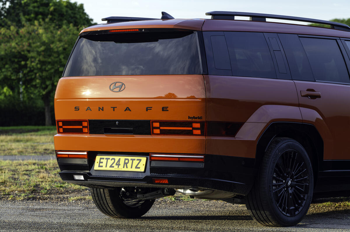 Hyundai Santa Fe Review 2024, Price & Specs | Autocar