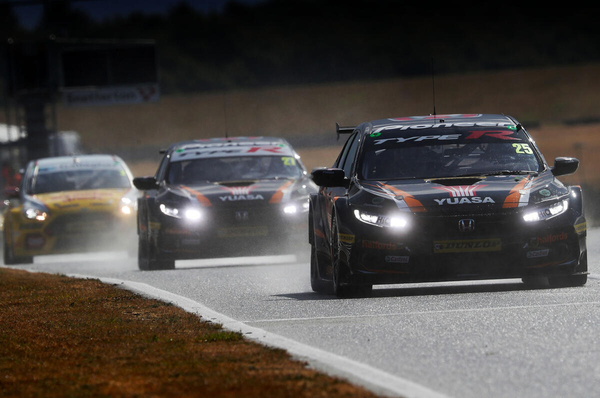 BTCC 2018: Neal wins Diamond Double at Snetterton | Autocar