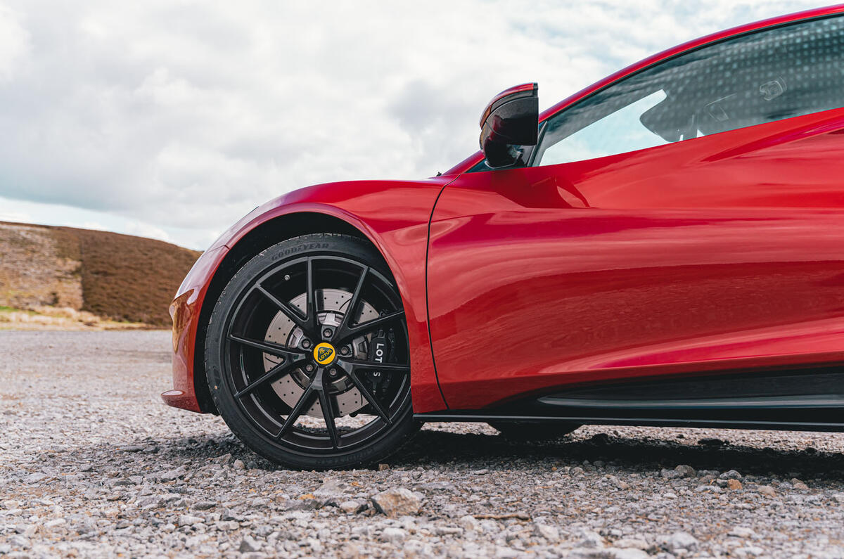 Lotus Emira V6 First Edition 2022 UK first drive | Autocar