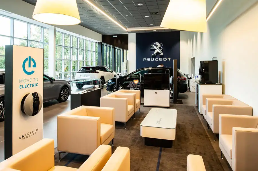 PSA Group opens flagship Citroen, DS and Peugeot site in London | Autocar