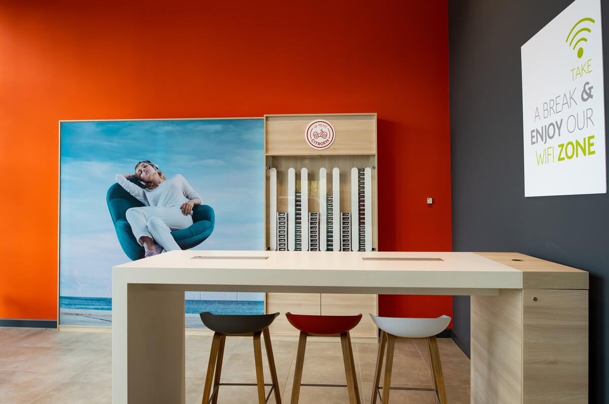 PSA Group opens flagship Citroen, DS and Peugeot site in London | Autocar