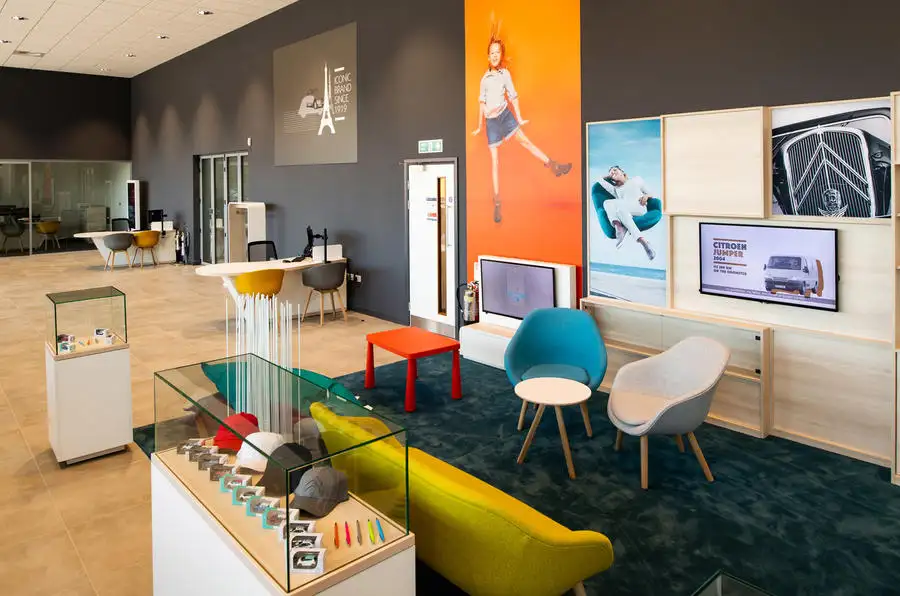 PSA Group opens flagship Citroen, DS and Peugeot site in London | Autocar