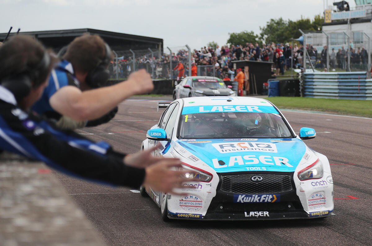 BTCC 2021: Sutton takes title charge at Thruxton | Autocar