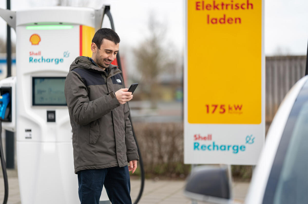 Shell targets grid-restricted EV forecourts with 360kWh battery | Autocar