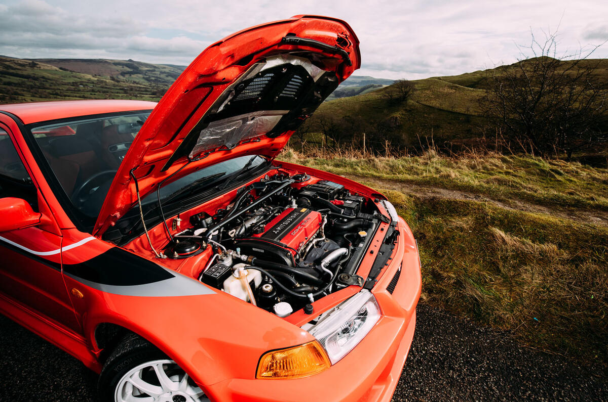 Rally legends twin test: Mitsubishi Lancer Evo VI Makinen vs Subaru ...