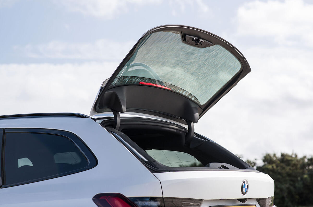 BMW 3 Series Touring 330d xDrive 2019 UK first drive | Autocar