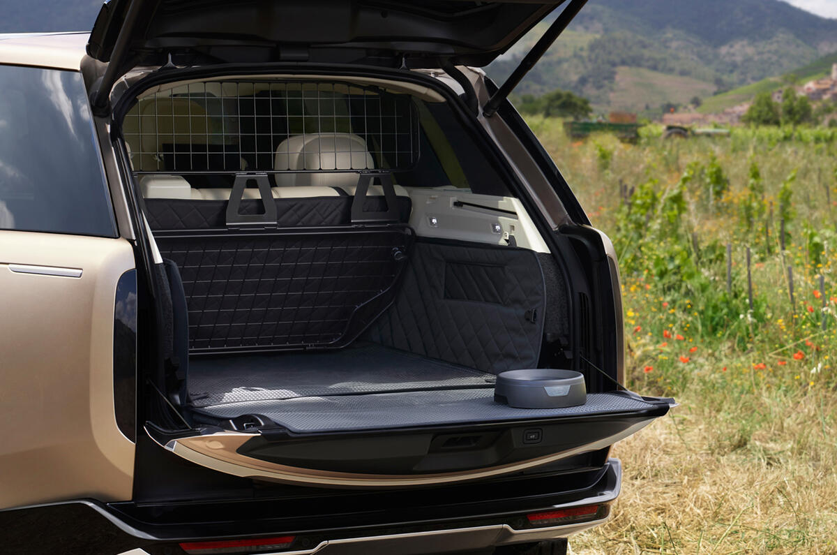 New 2022 Range Rover makes motor show debut in California | Autocar