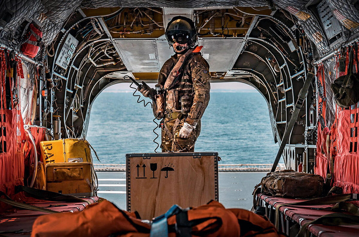 Christmas road test 2021: RAF Chinook helicopter | Autocar